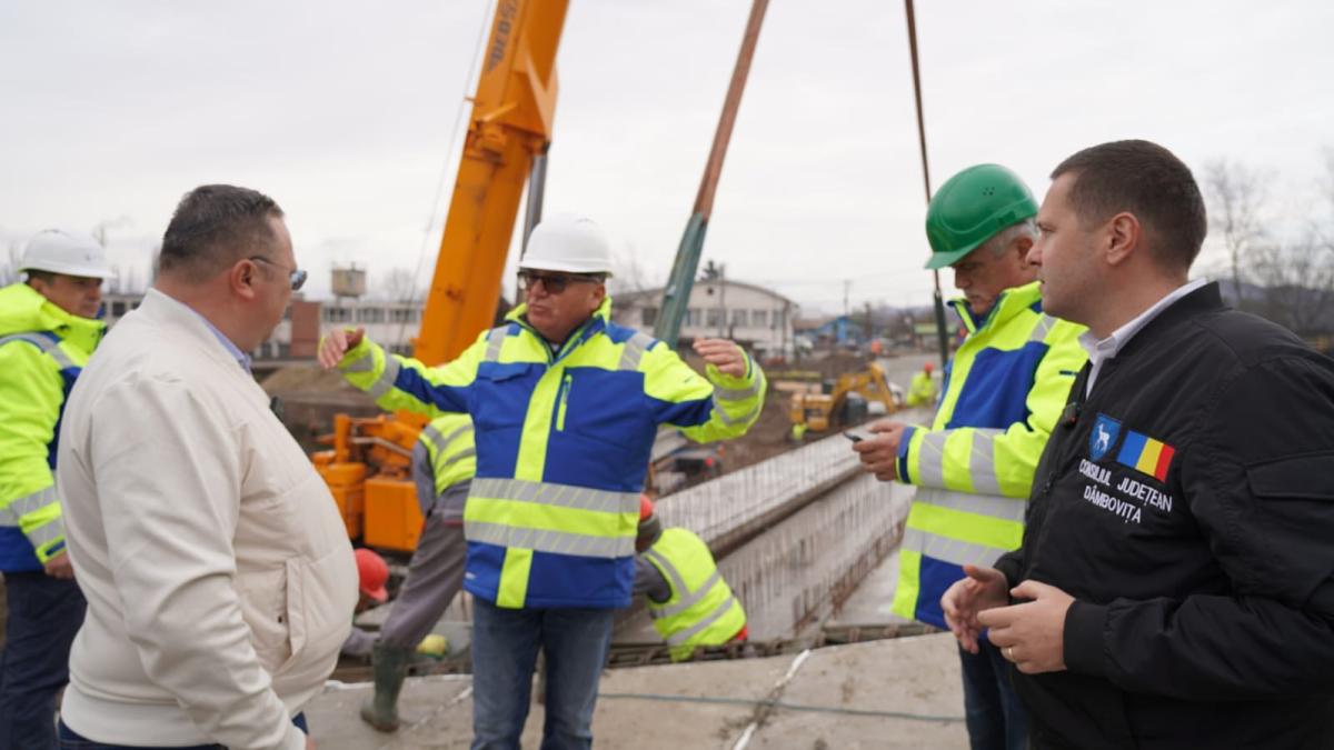 Corneliu Ștefan pe șantierul podului de la Pucioasa: Construim infrastructura pe care o merită ...